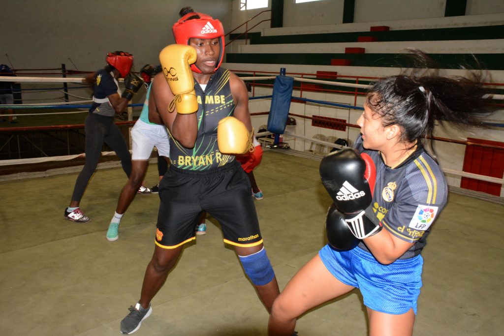 Preselección femenil de Boxeo de Ecuador labora en Portoviejo ...