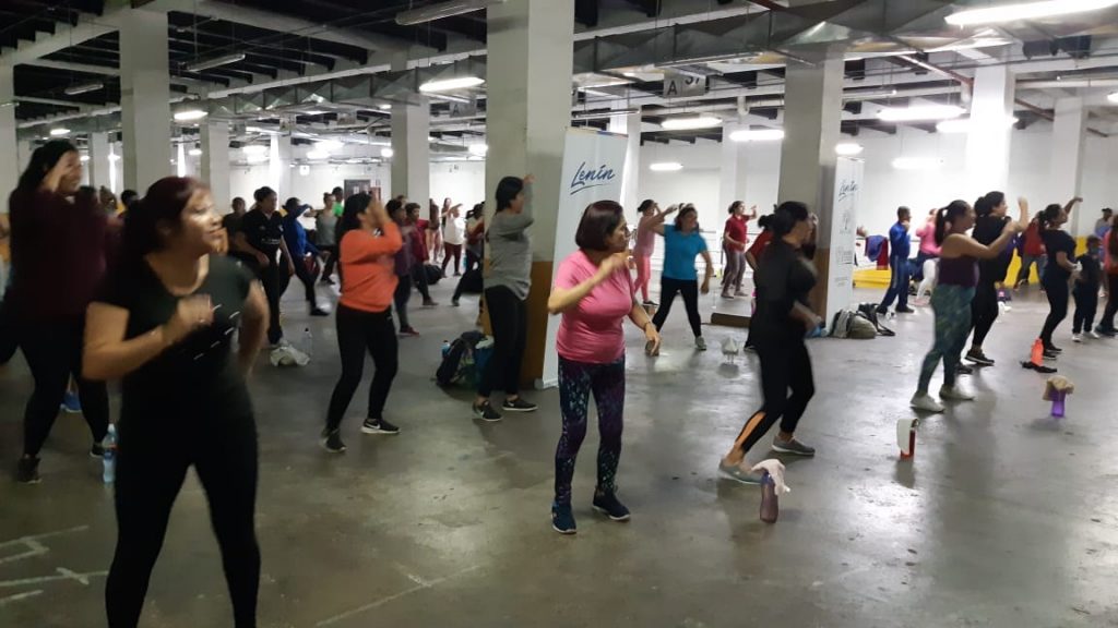 Mujer activa y saludable se tomó Guaranda – Ministerio del Deporte